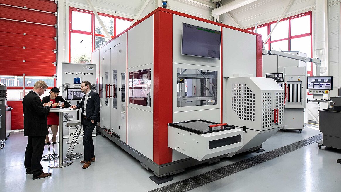 Technology meets tradition. Industry meeting at the Hermle Open House